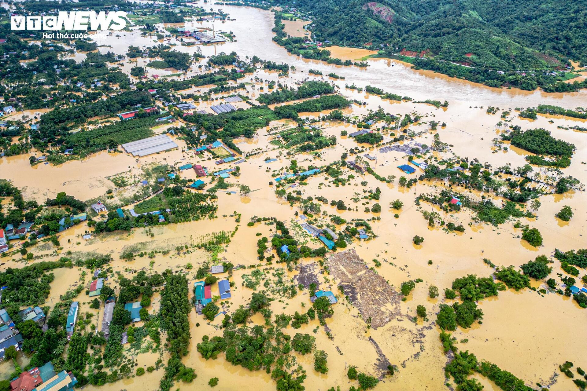 Tuyên Quang mênh mông nước lũ, nghìn ngôi nhà ngập đến tận nóc