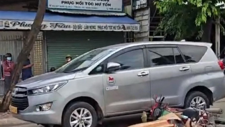 Tránh ô tô phanh gấp, nam shipper bị container cán tử vong ở TP.HCM