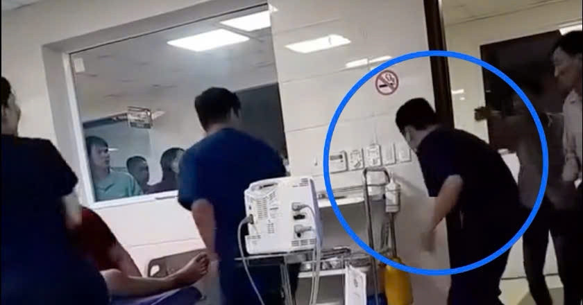 Bác sĩ cấp cứu thành công dù bị người nhà bệnh nhân gào chửi, đấm đạp