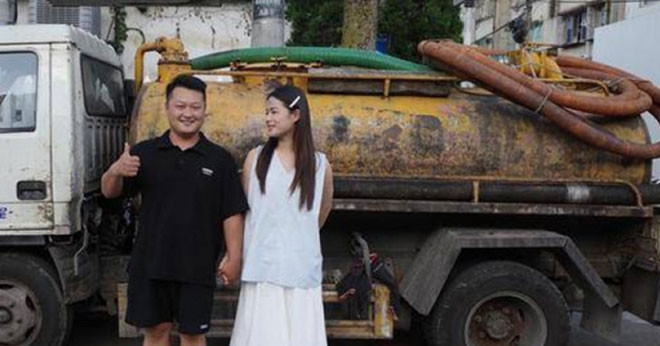 Tưởng ế vì nghề dọn phân, không ngờ có người đẹp vượt 700km đến kết đôi