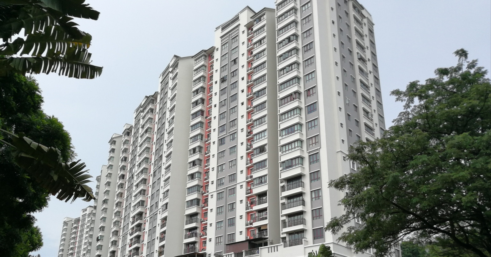 Trèo lên tầng 20 chung cư tìm bạn gái lúc 3h sáng, thanh niên ngã tử vong