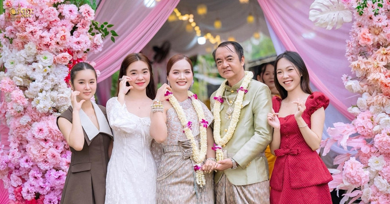 Bố 50 tuổi tái hôn với người phụ nữ Khmer, con gái hân hoan chúc phúc