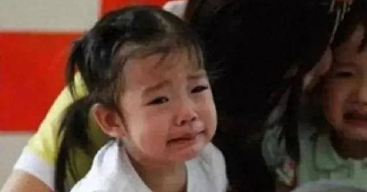 Đi học về con 3 tuổi không dám đi vệ sinh, mẹ bật khóc khi phát hiện sự ...